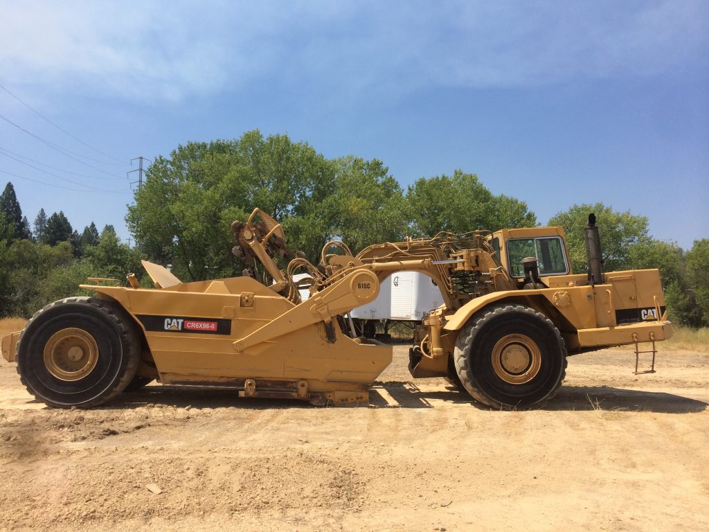 1991 CAT 615C Scraper